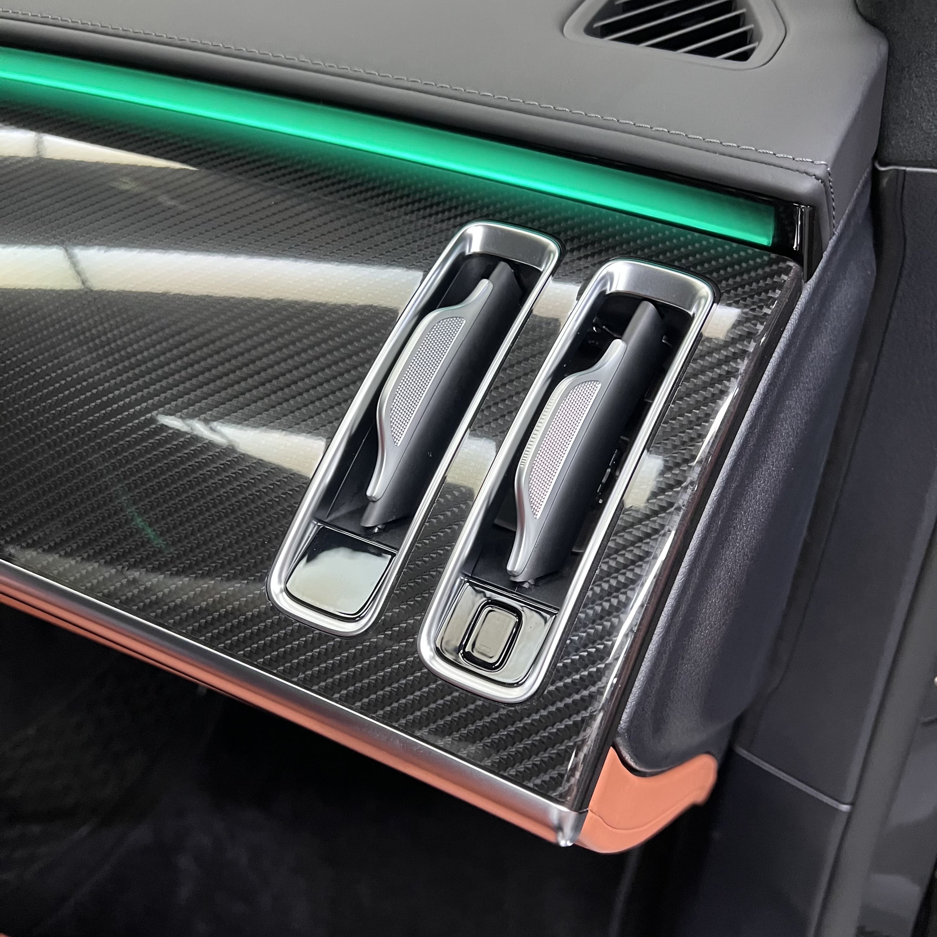 ULTRAFIT XP CARBON Folie PPF carbon lucios de 240 de microni...