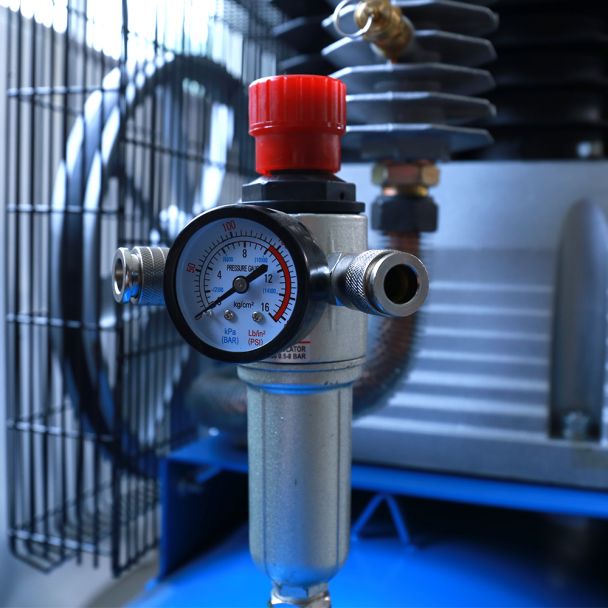 Compresor de aer Airmaster AIR5.5SHU10300, 300 l, 4 kW, 10 bar, 720 l/min