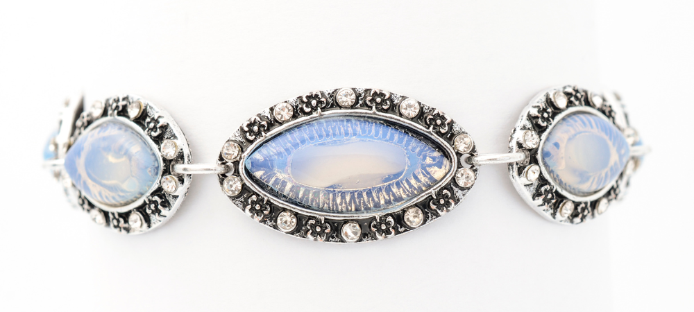 Piatra Lunii - Piatra Lunii Ianuarie, Februarie, Martie, Aprilie, Mai, Iunie, Iulie, August ...