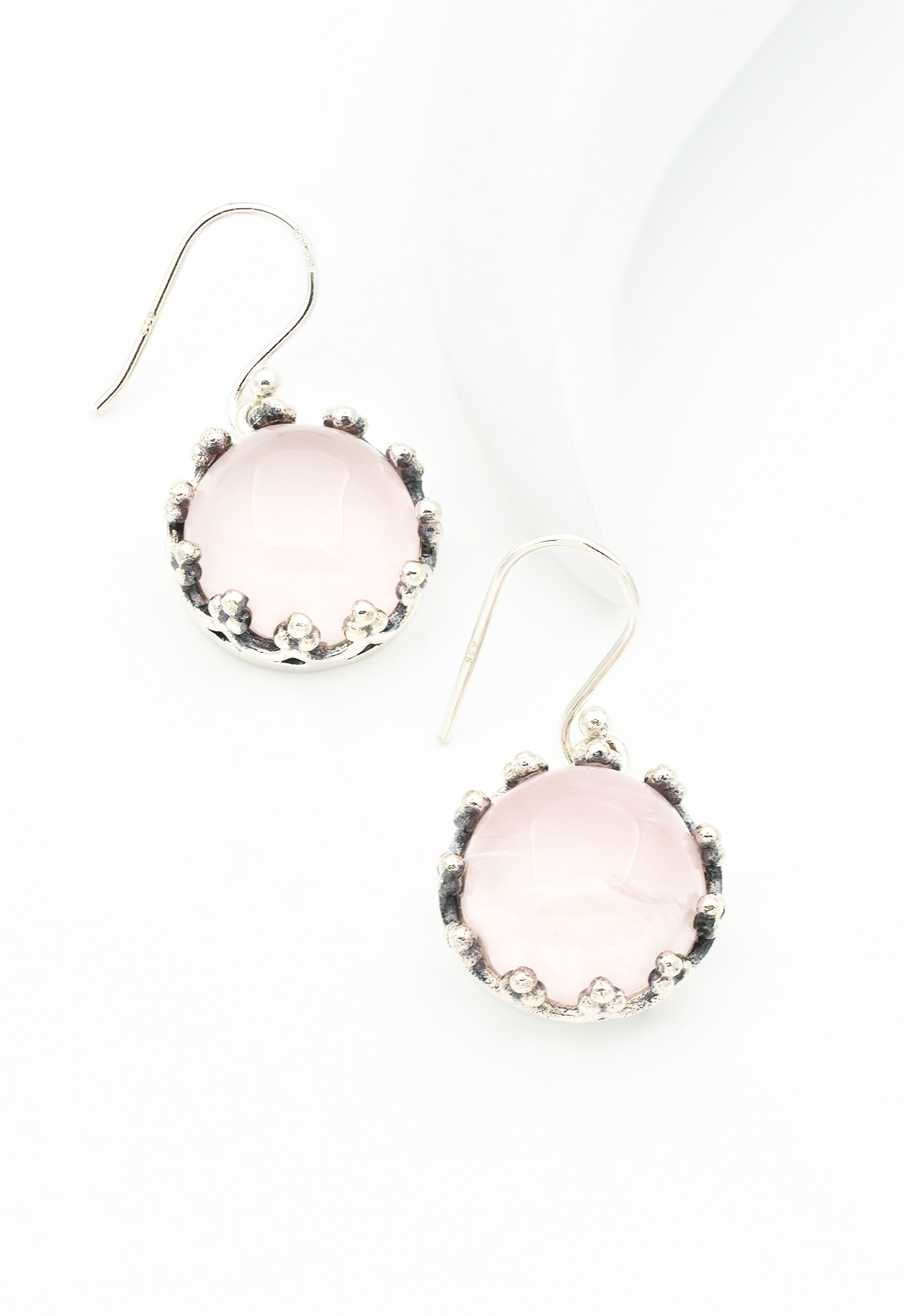 Iti doresti o percehe de cercei din argint cu piatra Cuart Roz?