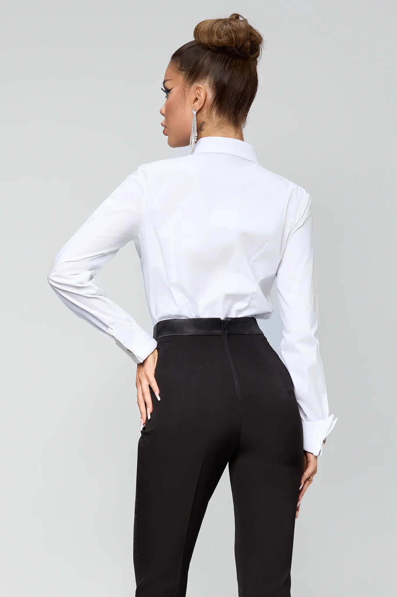 Camasa alba, din poplin, accesorizata cu o cravata detasabila neagra ...