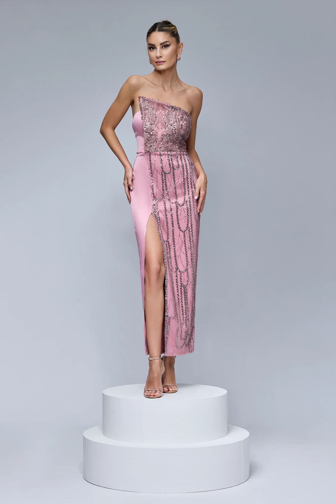 Rochie maxi, rose, accesorizata cu insertii de dantela pe partea din ...