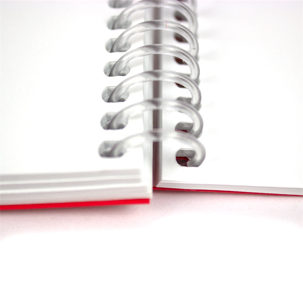 Caiet A4 cu spira si coperti din plastic, 120 file-velin