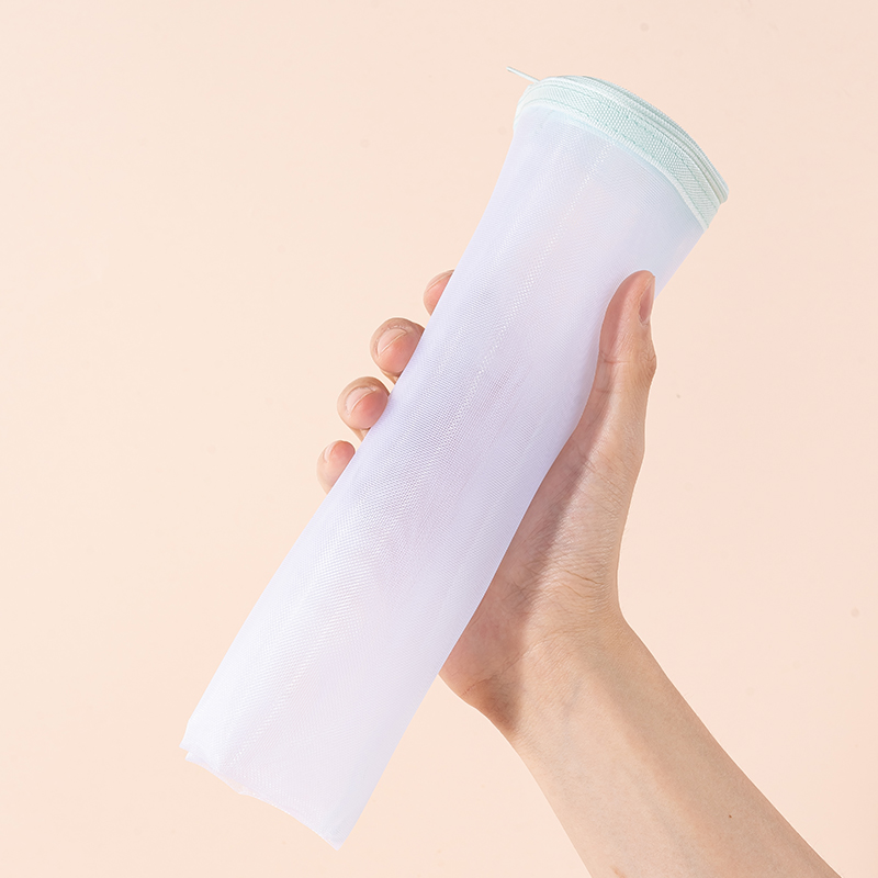 Mape plastic DELI | MAPA PROTECTIE POLIESTER ZIP A4 DELI