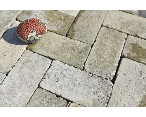 Pavele Pavaj rezidential Semmelrock Economic antichizat, bej...