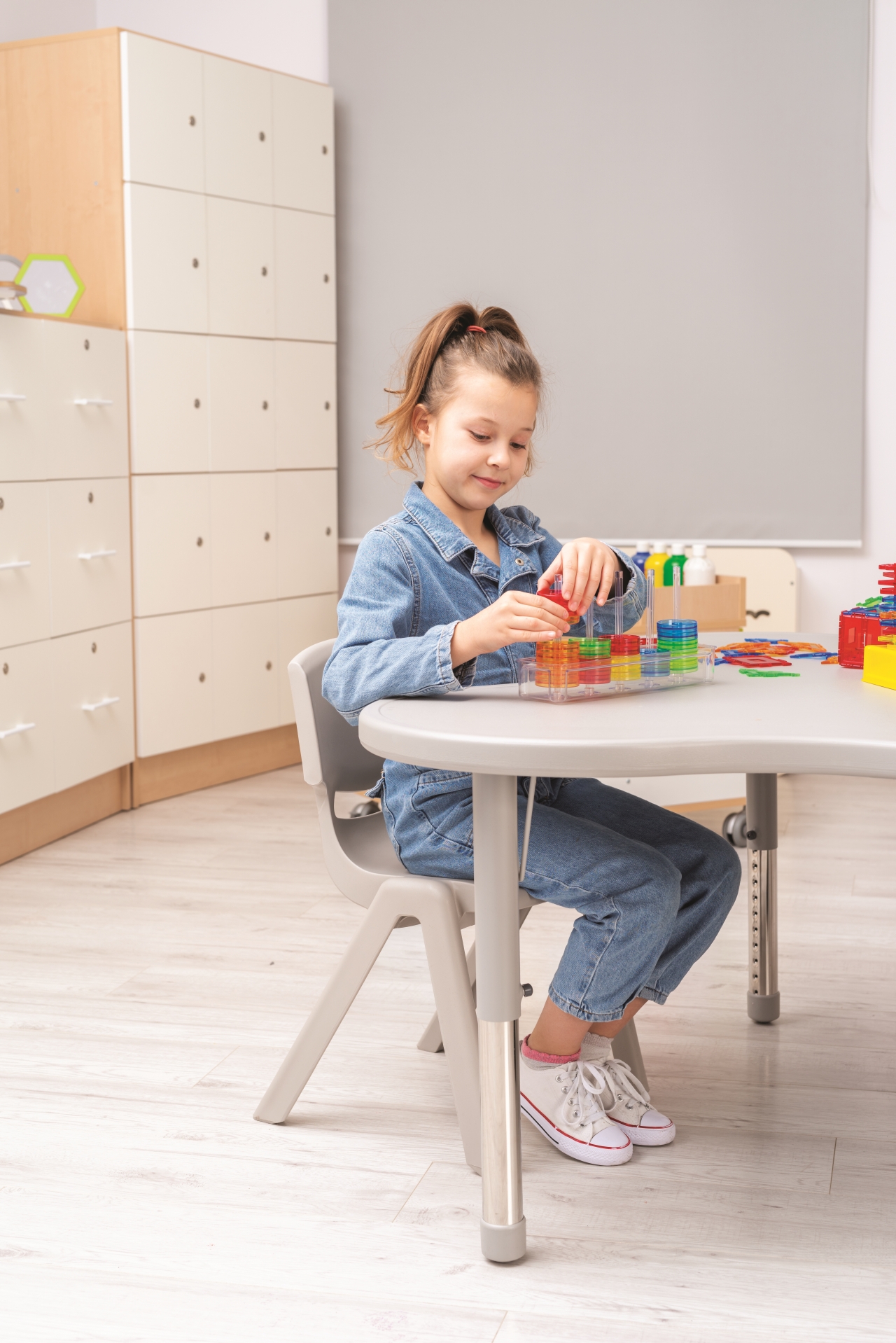 Plastic Scaun plastic stivuibil 46 cm - gri 241271 Omfal Educational