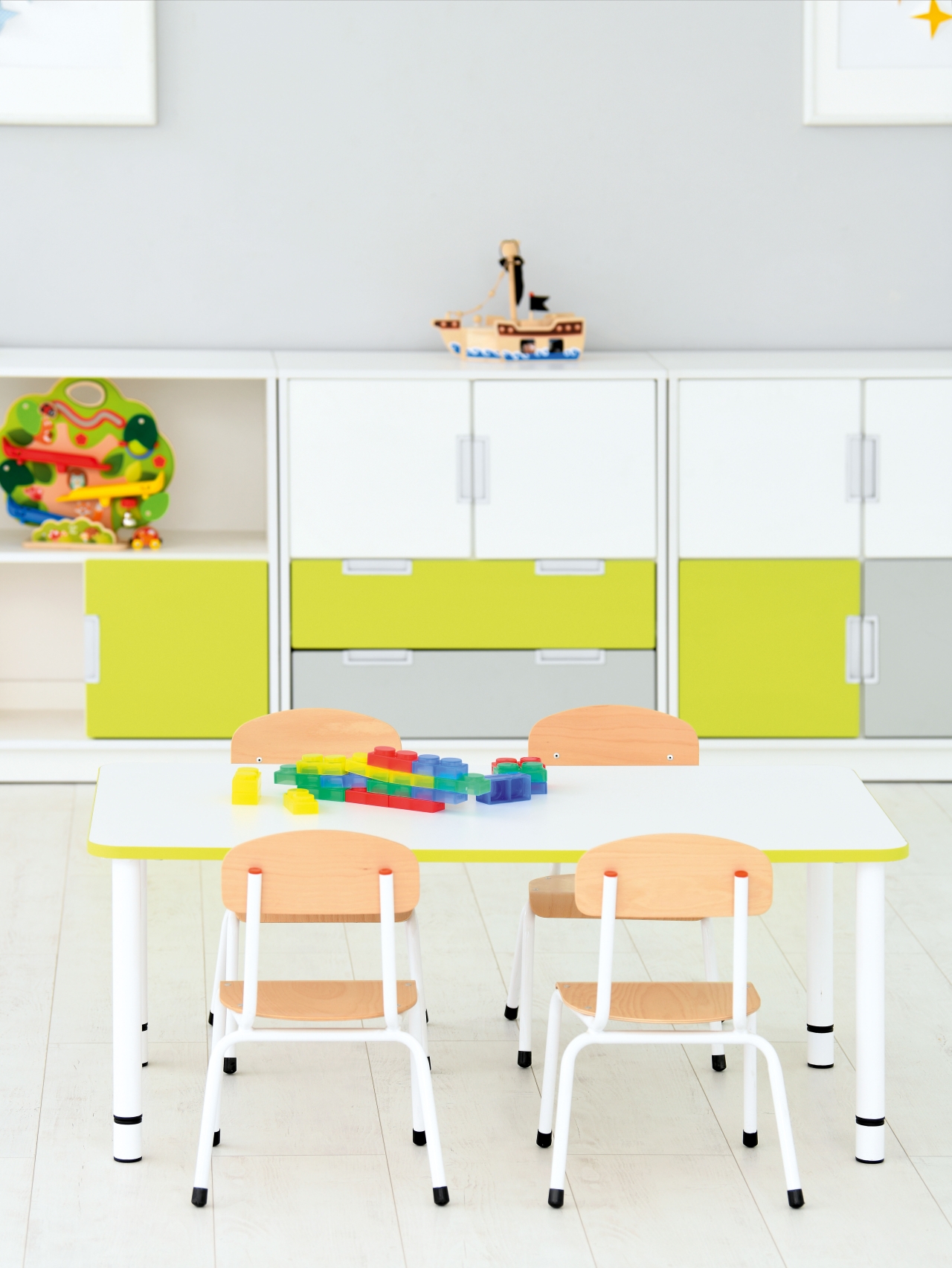 Blat color laminat, picioare metalice Blat dreptunghiular - vernil ...