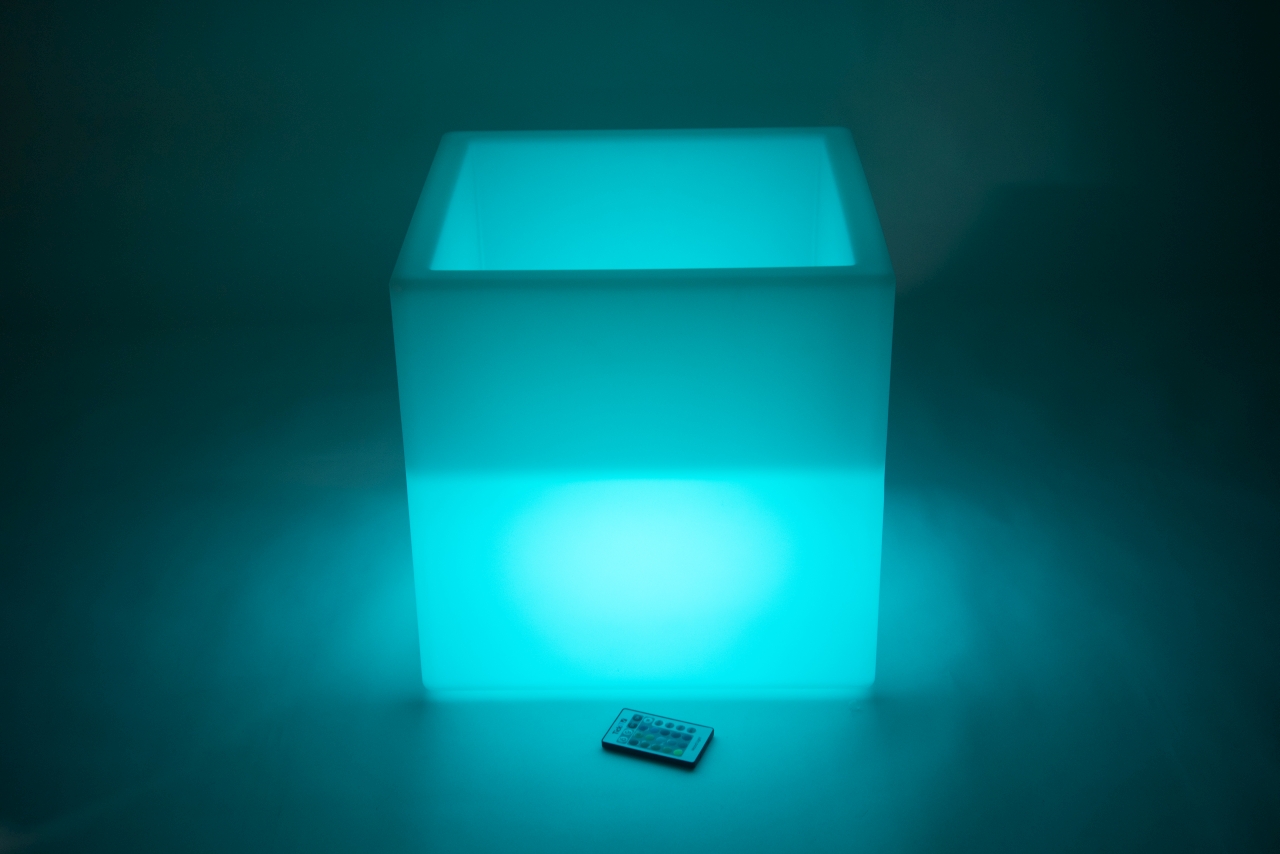 Stimulare vizuala Cub luminos pentru apa si nisip 850083 Omfal Educational