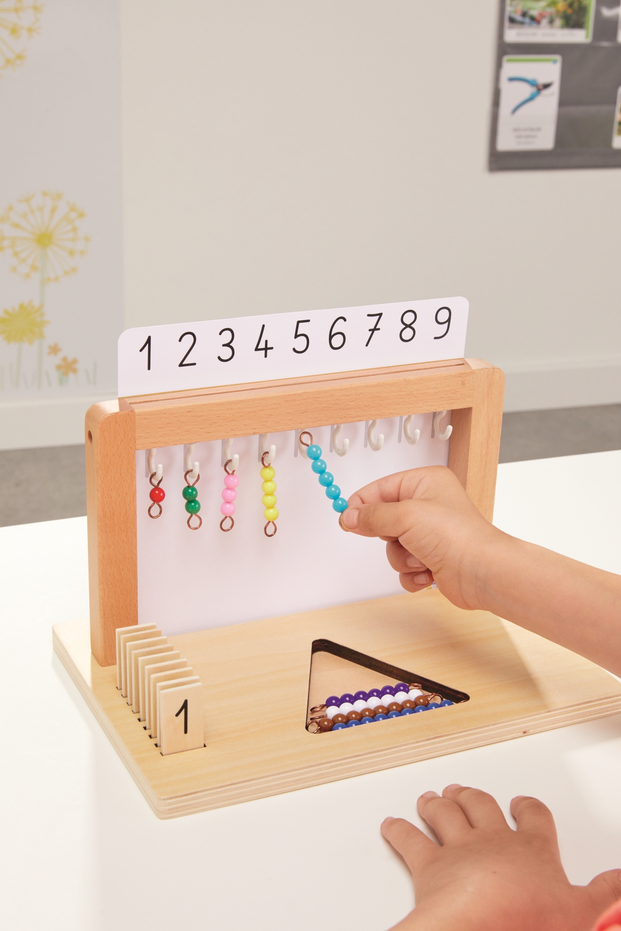 Numere, calcul si fractii Rama cu margele 1-9 100269 Omfal Educational