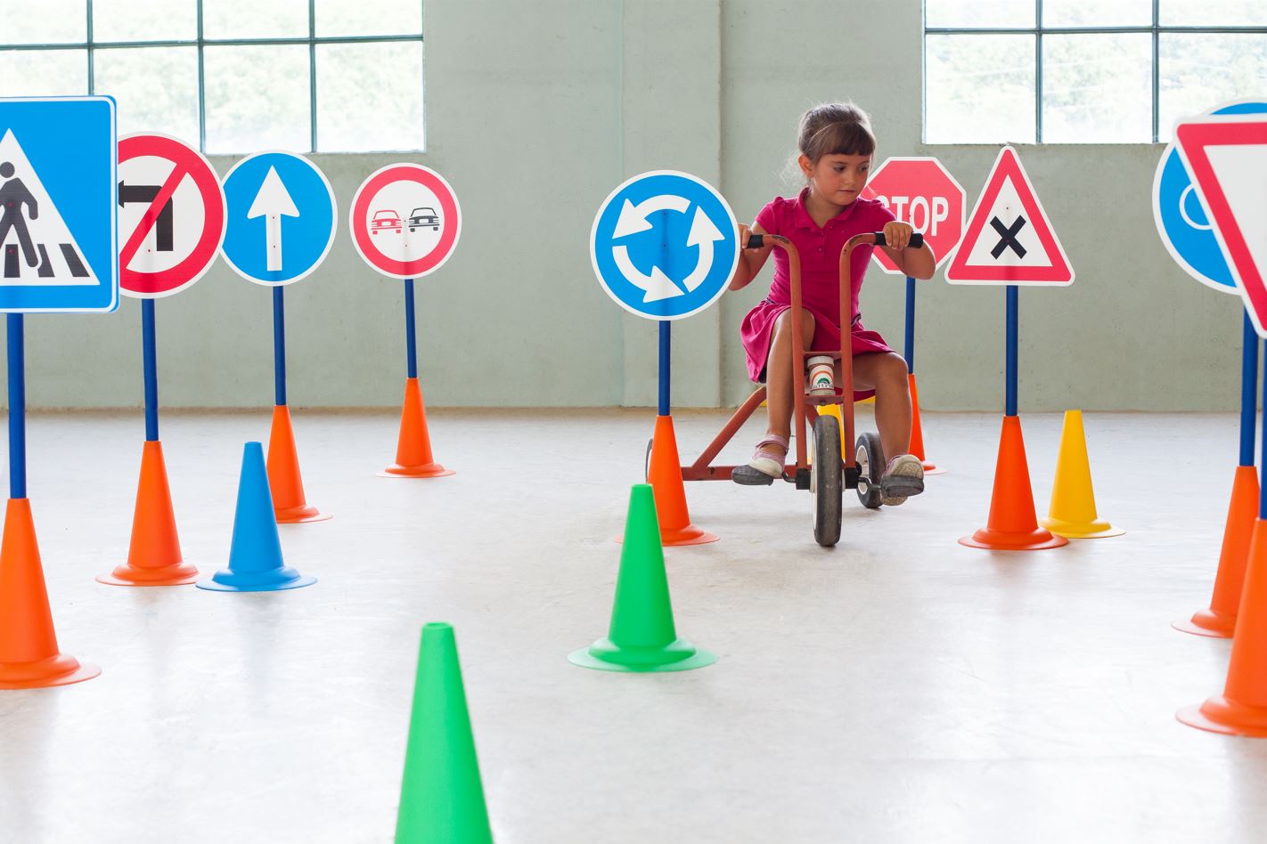 Siguranta rutiera Set semne de circulatie 330035 Omfal Educational