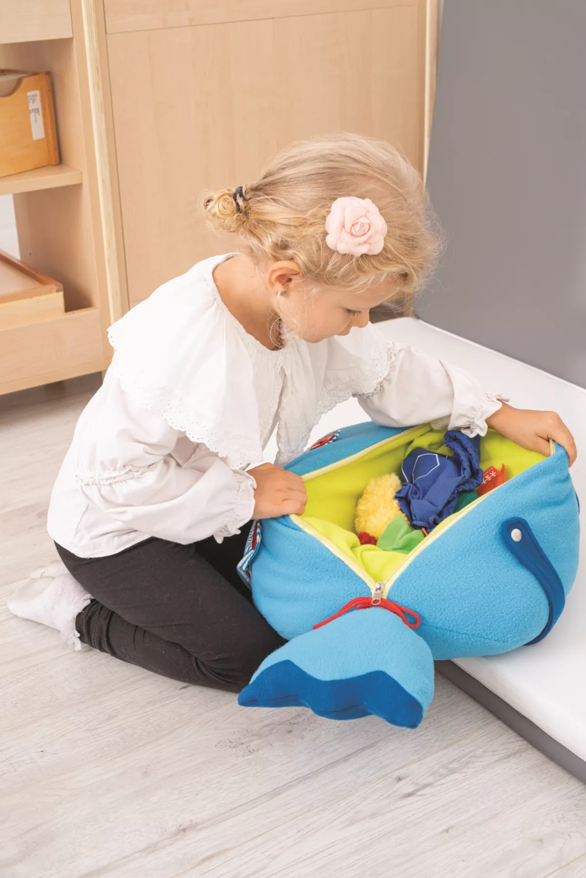 Stimulare tactila Bomboana cu surprize 241224 Omfal Educational